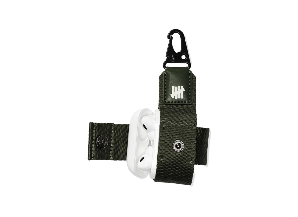 UNDEFEATED Airpod Keychain "Olive"の新品/中古フリマ(通販)｜スニダン